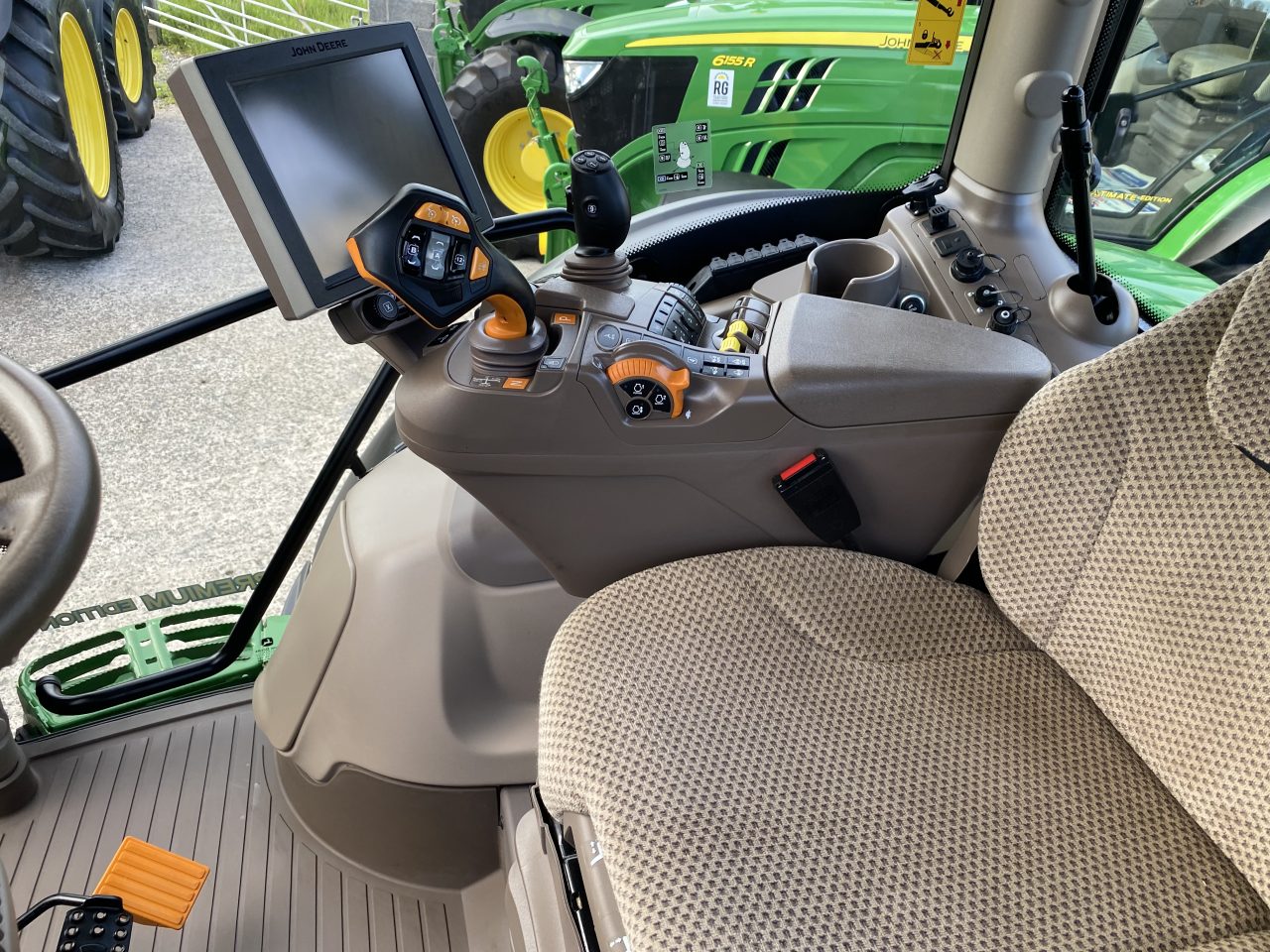 JOHN DEERE 6215R TRACTOR 50K COMMAND PRO | RG Tractors